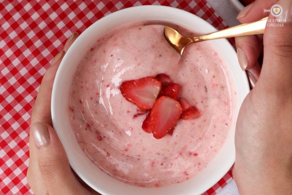 Smoothie bowl de morango - Essa Receita Funciona