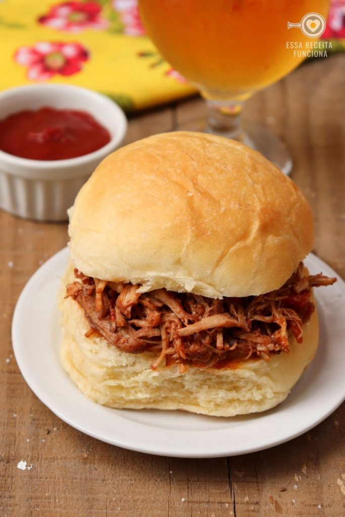 Pernil desfiado para servir no pão - Essa Receita Funciona